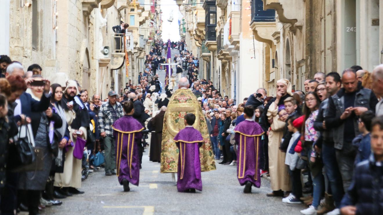 Eluf jieħdu sehem fil-purċissjoni tad-Duluri madwar Malta u Għawdex ...