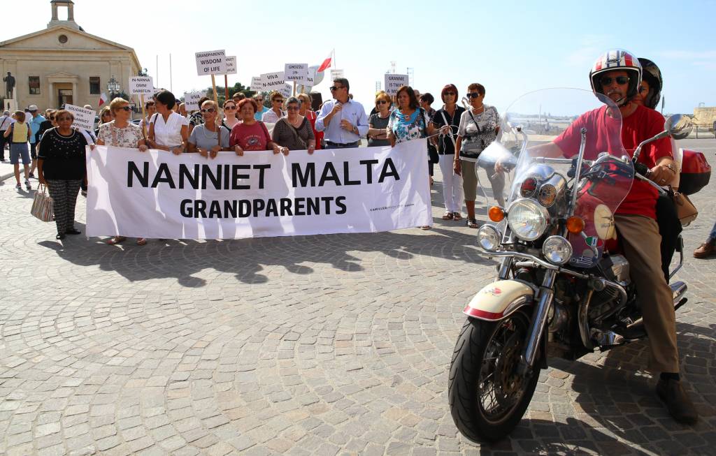 In-Nanniet Maltin jitolbu d-dritt li jaraw lil ulied uliedhom b’mod ...