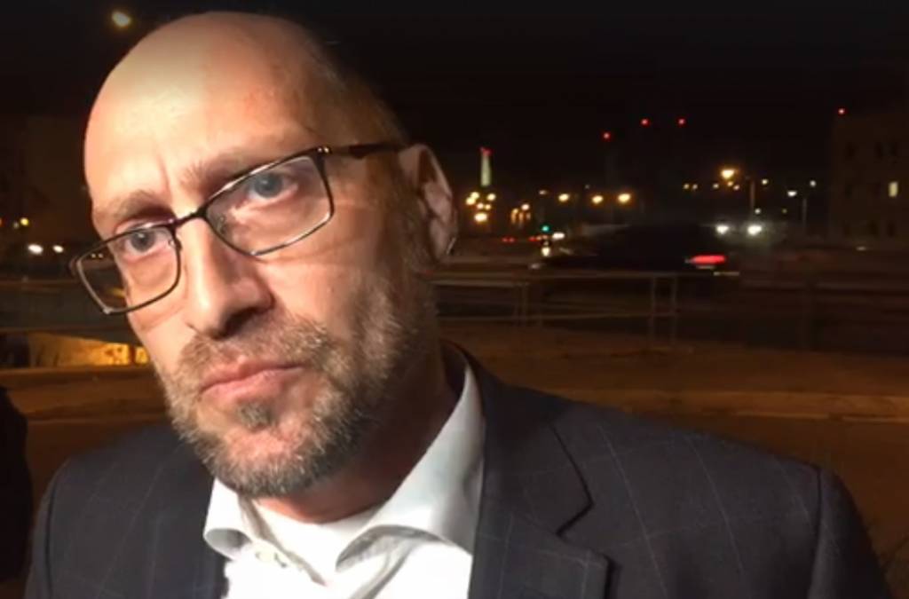 FILMAT: Jonathan Ferris interrogat mill-Pulizija dwar Egrant; jidħol ...