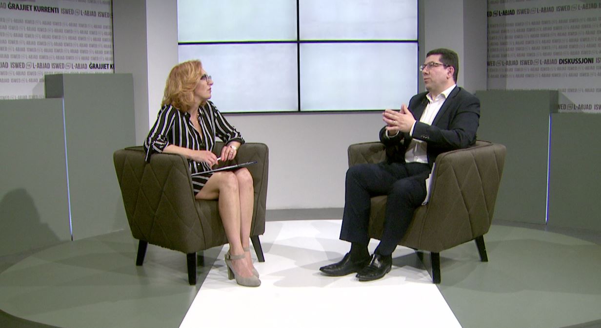 "Magħqudin flimkien naqqasna d-distakk tas-surveys... magħqudin fis ...