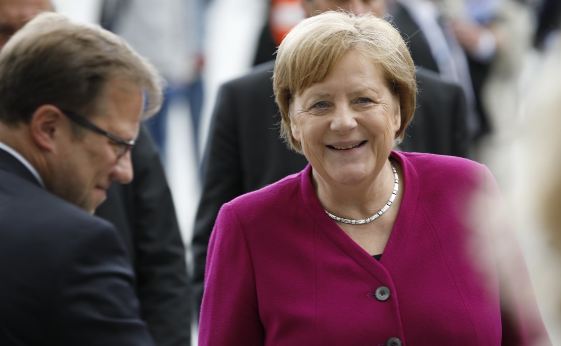 FILMAT U RITRATTI: "Nibqgħu niddefendu l-interessi ta' Malta" - Adrian ...