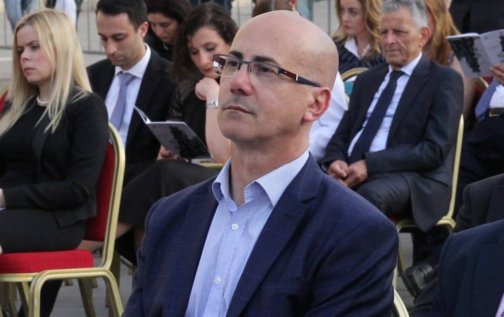 Is-sindku tal-Belt Alfred Zammit spiċċa jgħajjar lin-nies papri - NETnews