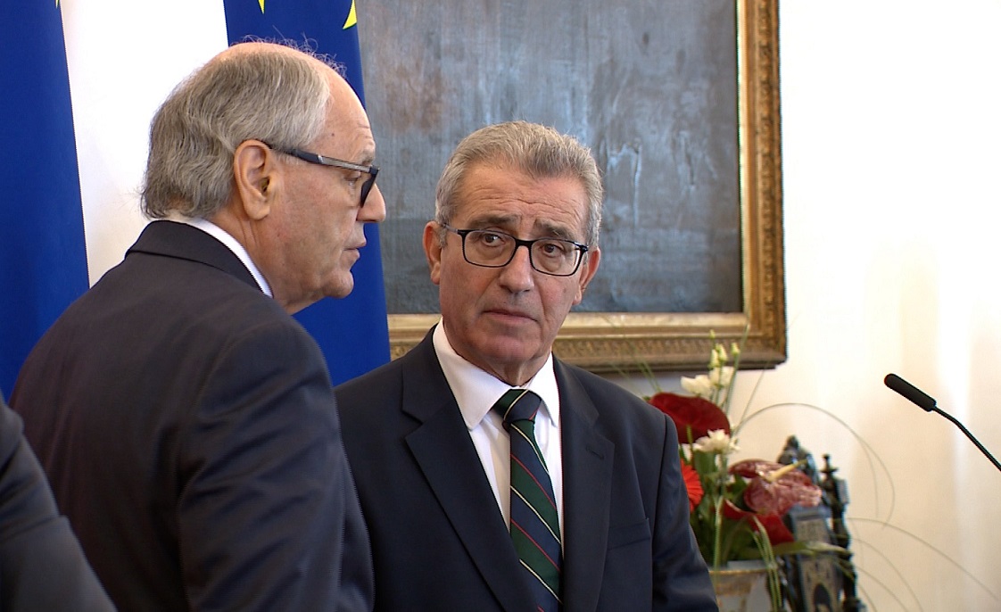Evarist Bartolo u Edward Scicluna rrabjati għal Fearne; jinqabdu ...