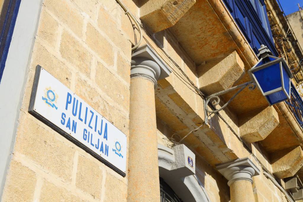 Sentenza sospiża għal raġel wara serqa ta’ mobile minn post tad ...