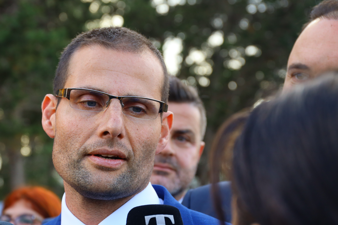 Robert Abela jwebbes rasu dwar l-iskema tal-bejgħ tal-Passaporti - NETnews