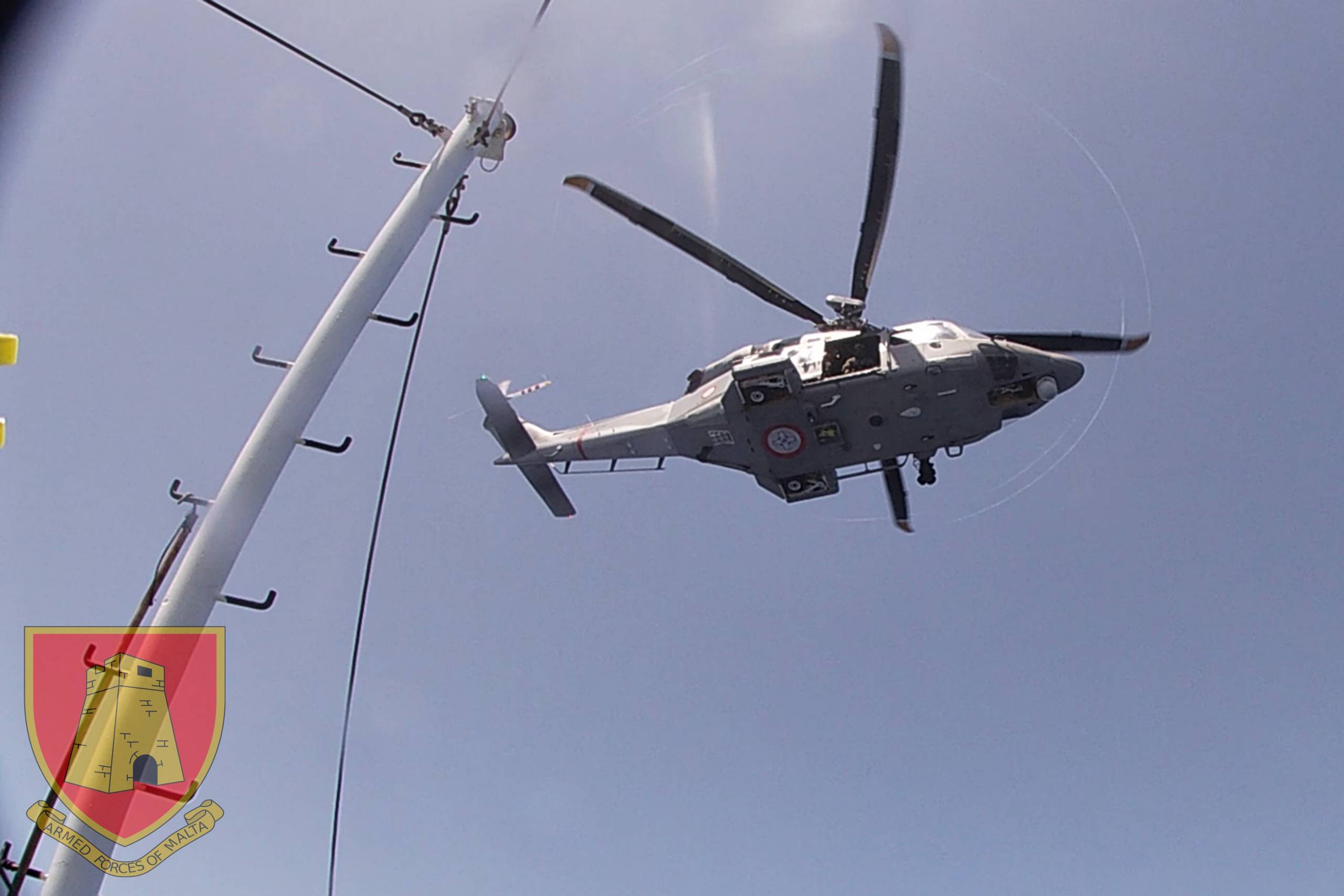Omm u bint li kienu f'nofs ta' baħar jinġiebu lejn pajjiżna minħabba ...