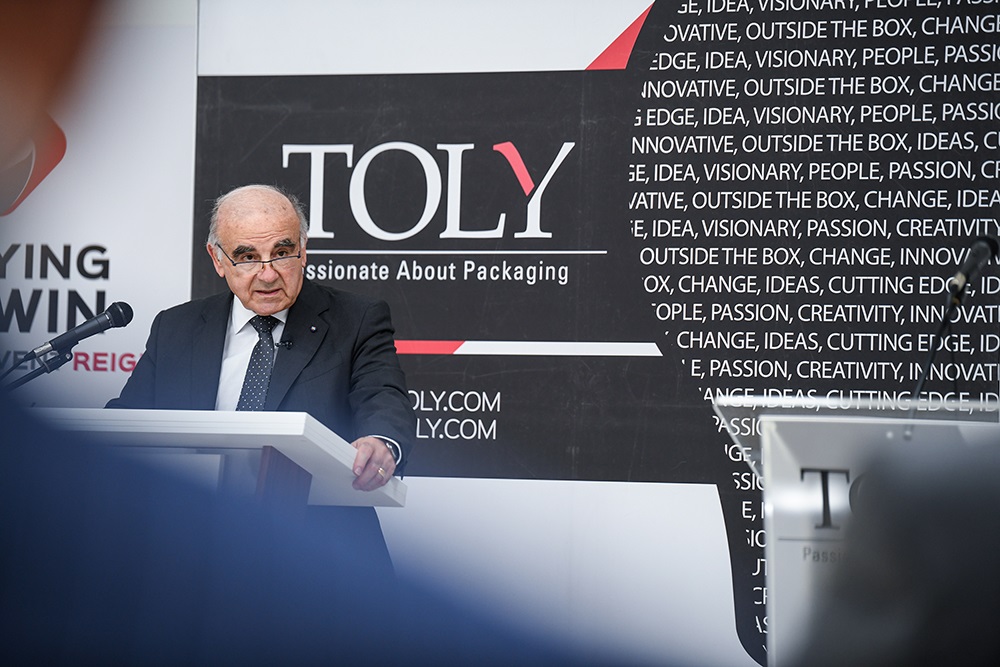 Il-President ta’ Malta George Vella iżur il-kumpanija Toly Products Ltd ...