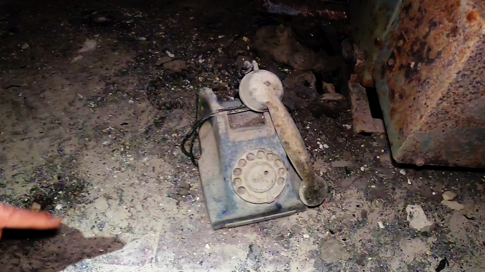 Jesploraw l-uffiċċji ta' taħt l-art tar-RAF Krendi li nbnew matul il ...