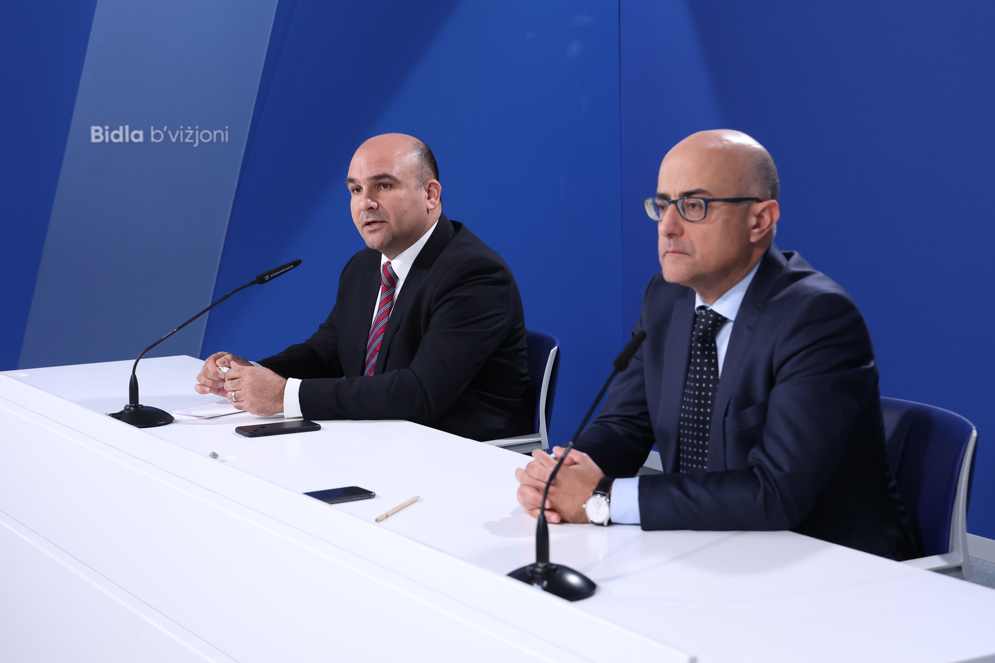 Int tħallas iċ-ċitazzjonijiet waqt li tal-qalba jiftehmu biex isiru ...