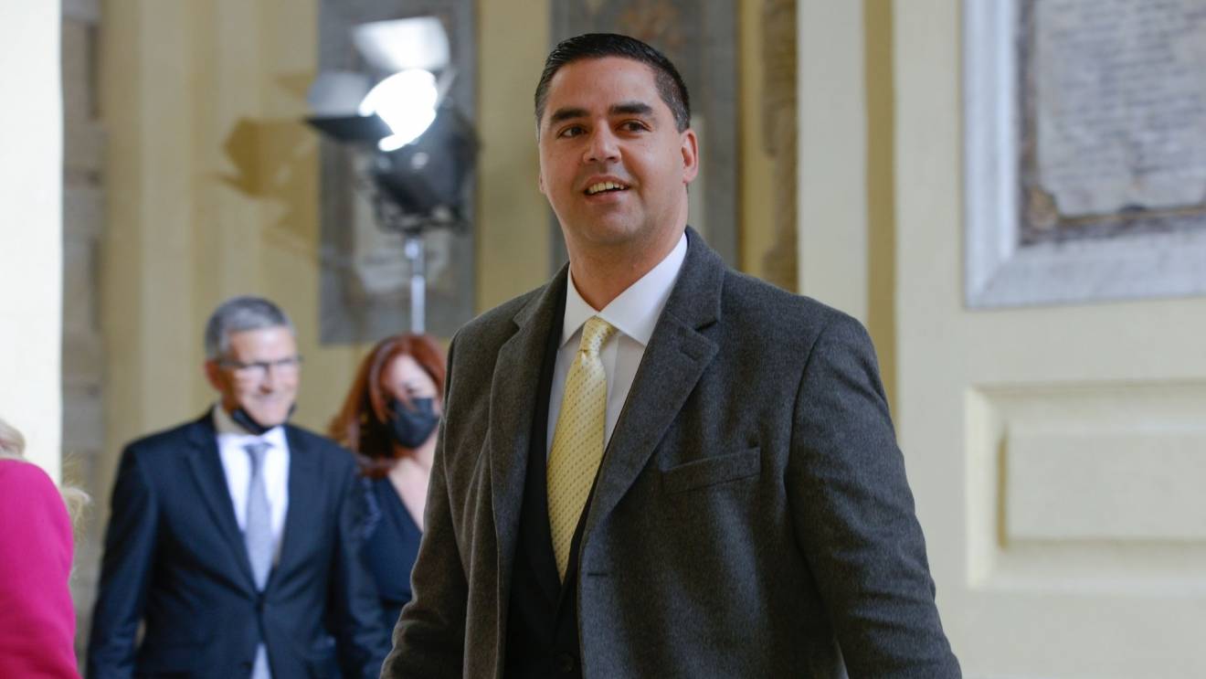 Impjegat ta' TM mixli b'fastidju fuq kollega mara li ftaħar li kien 'il ...