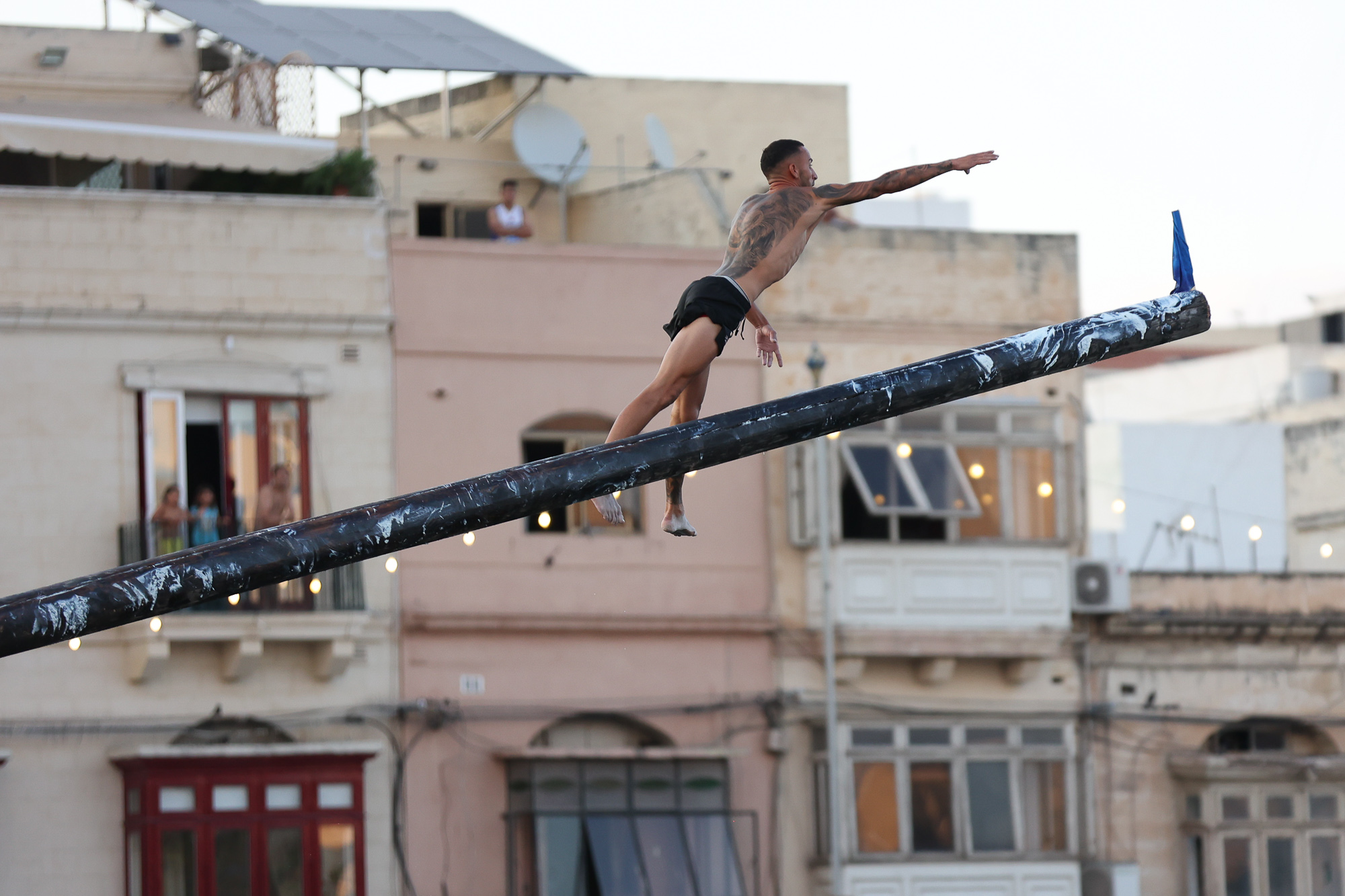 Il-ġostra toffri spettaklu fix-xatt tal-Imsida - NETnews