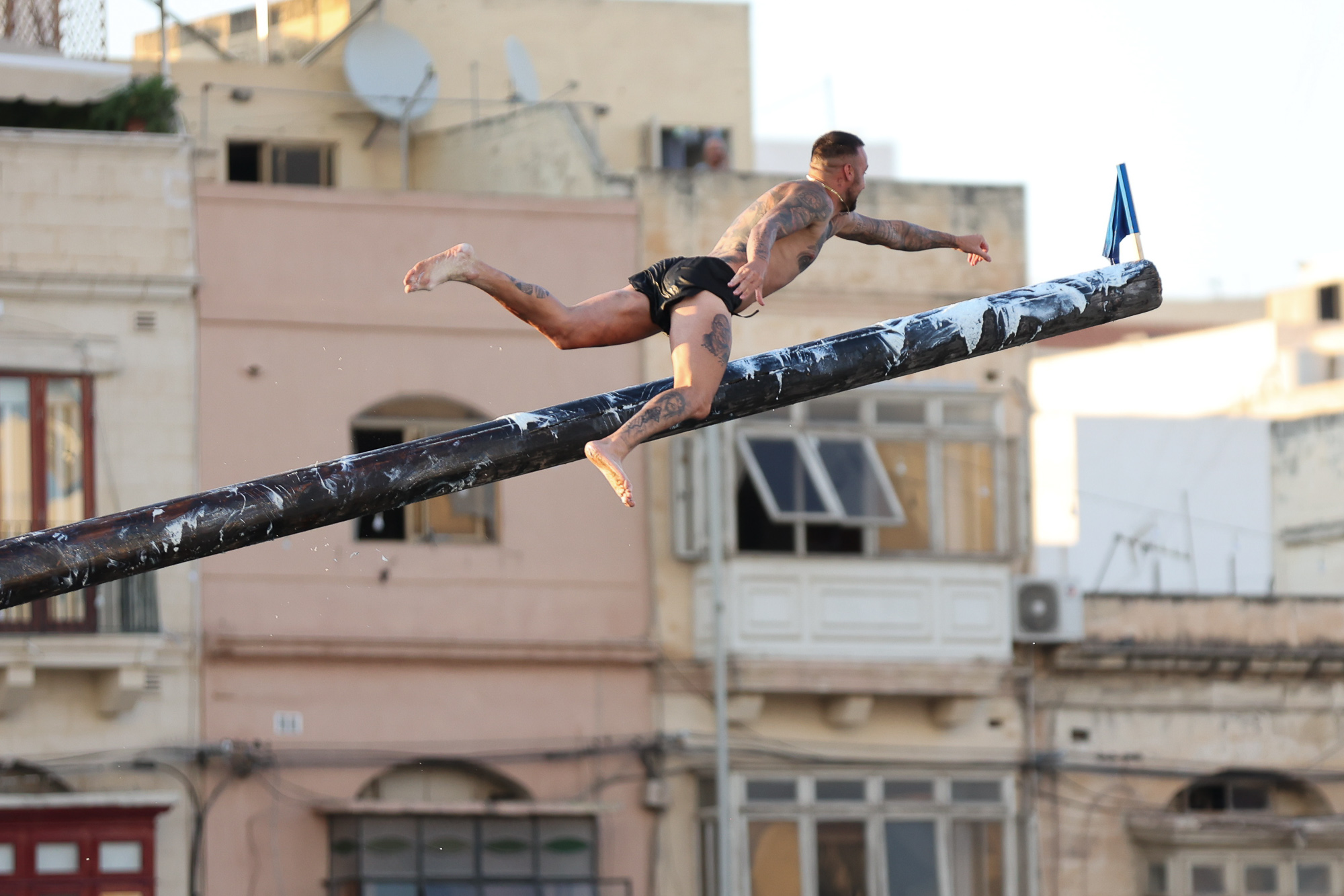 Il-ġostra toffri spettaklu fix-xatt tal-Imsida - NETnews