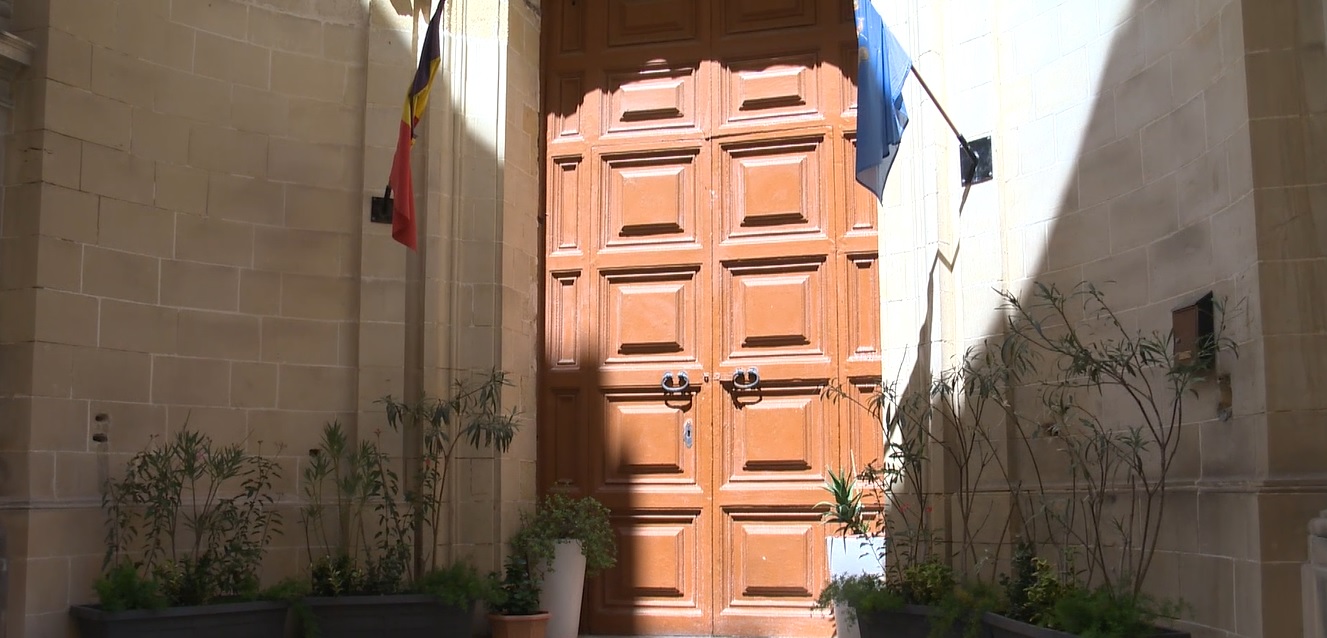 Sabu l-knisja ta' Santu Rokku msakkra bil-ktajjen - NETnews