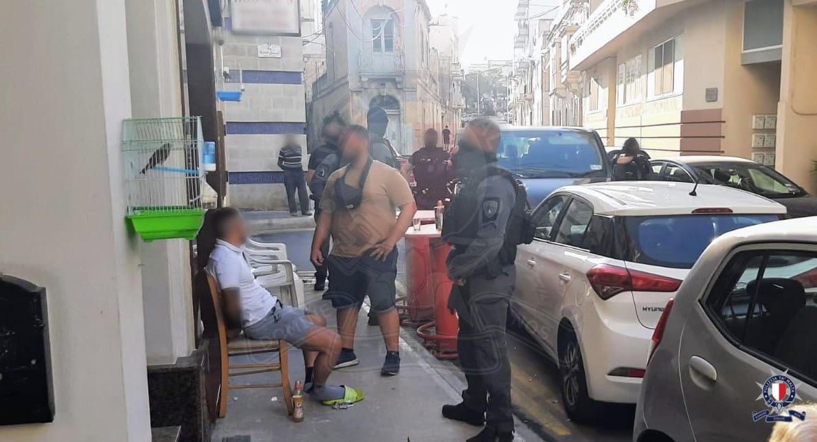 Erba' rġiel arrestati b'rabta ma' sejba ta' 1.2kg droga - NETnews