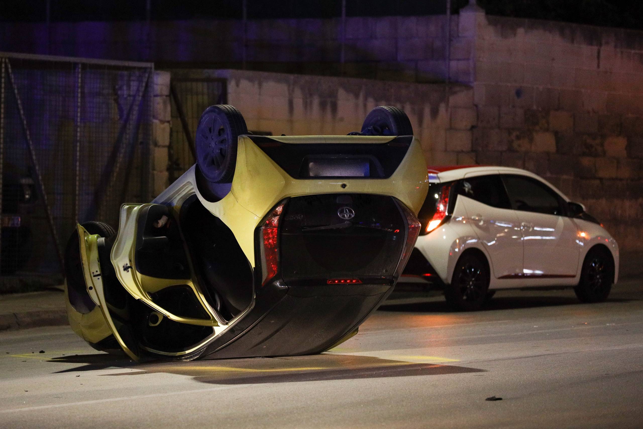 Ma ssofri l-ebda ġrieħi - Tgħoddha b'waħda wara li nqalbet bil-karozza ...