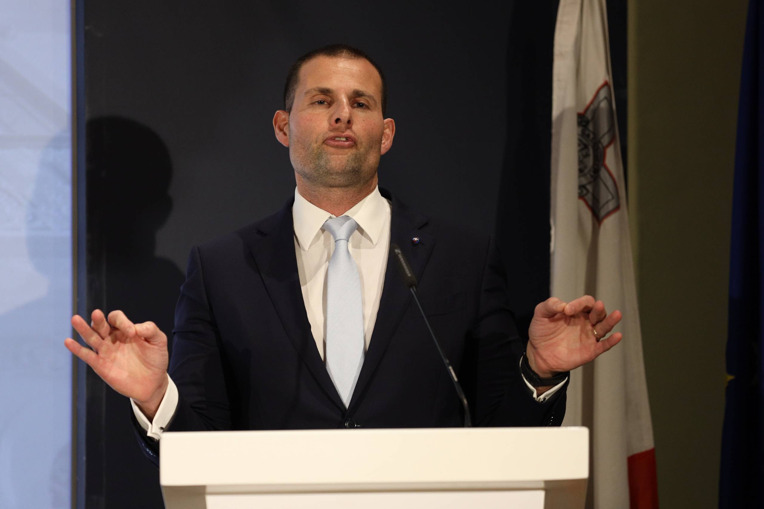 IDURU GĦAL XULXIN: Steward jakkużaw lill-Gvern illi kien hu li naqas ...