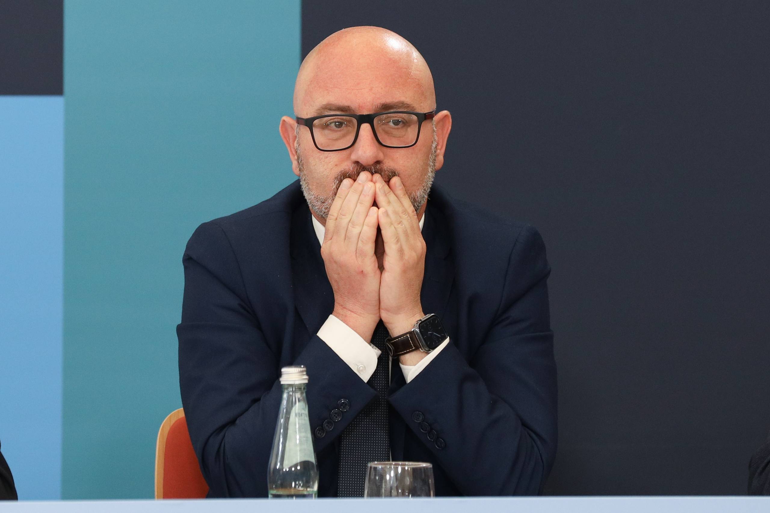 Roderick Galdes jaħrab milli jwieġeb dwar il-binja tal-housing fis ...