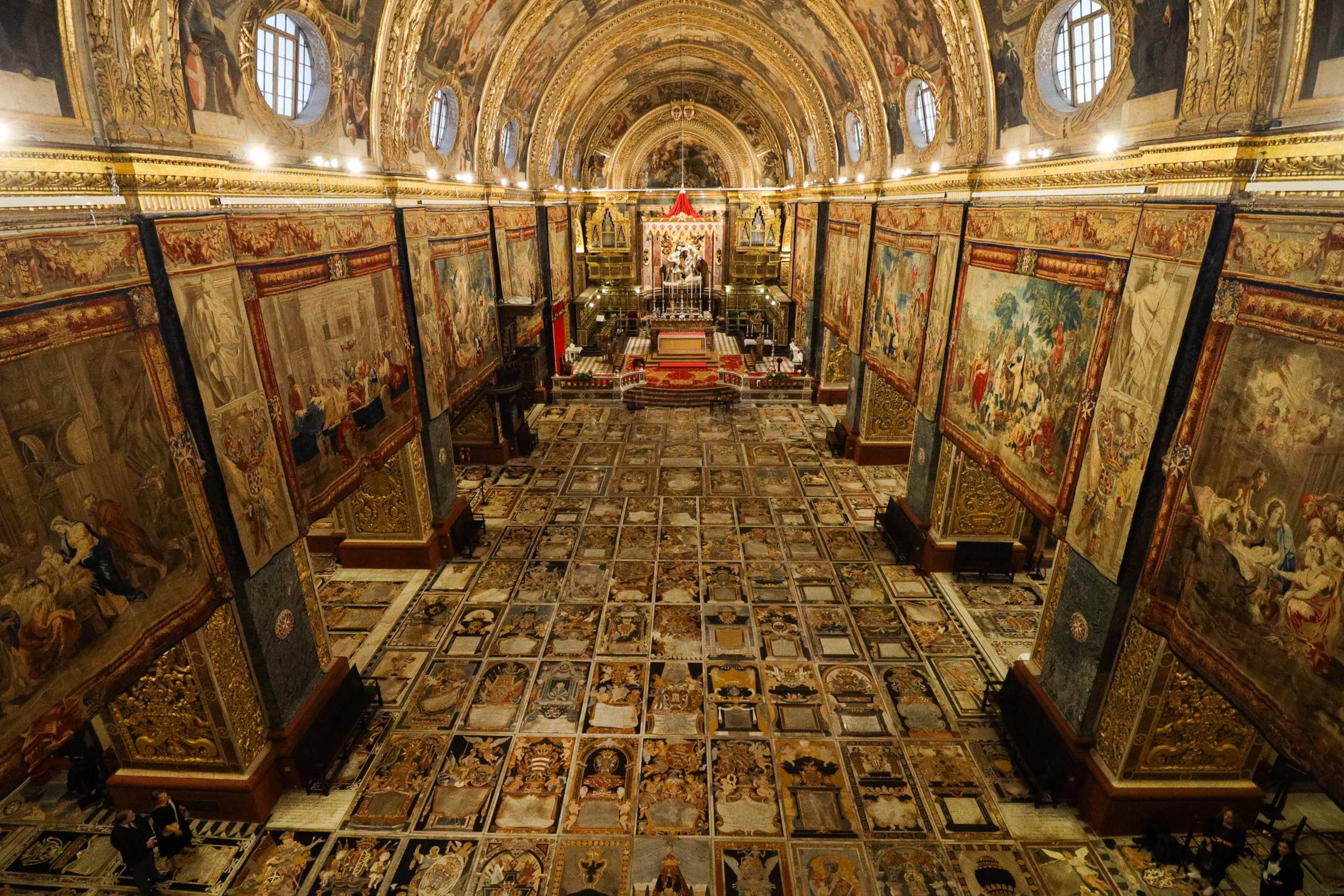 Il-Konkatidral ta' San Ġwann jitlibbes b'sett ta' arazzi imprezzabbli ...