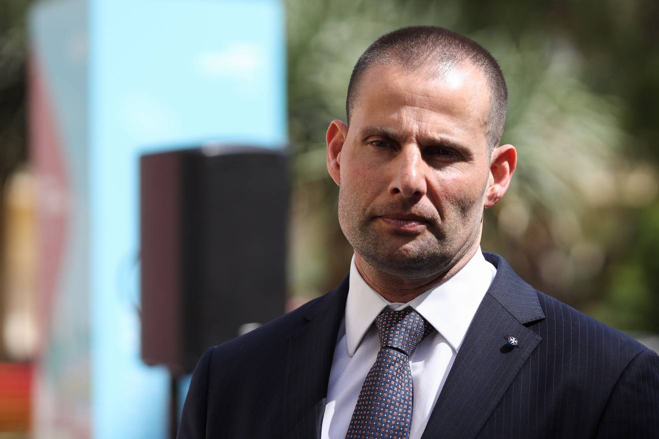 Jikbru l-mistoqsijiet dwar il-konnessjonijiet ta' Robert Abela ma' Kurt ...