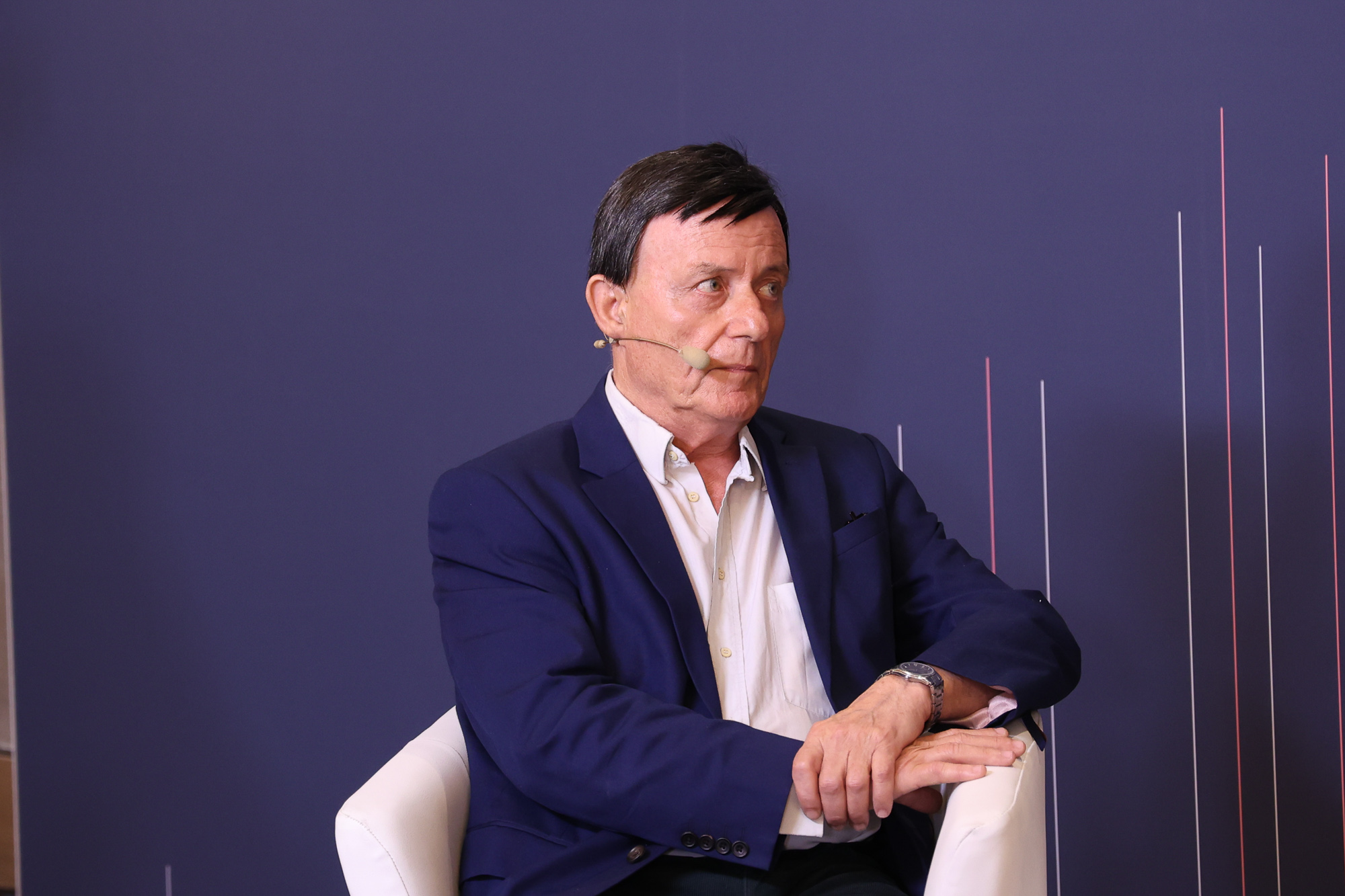 Alfred Sant jgħid li l-Partit Laburista qed jinjora lin-nies tiegħu ...