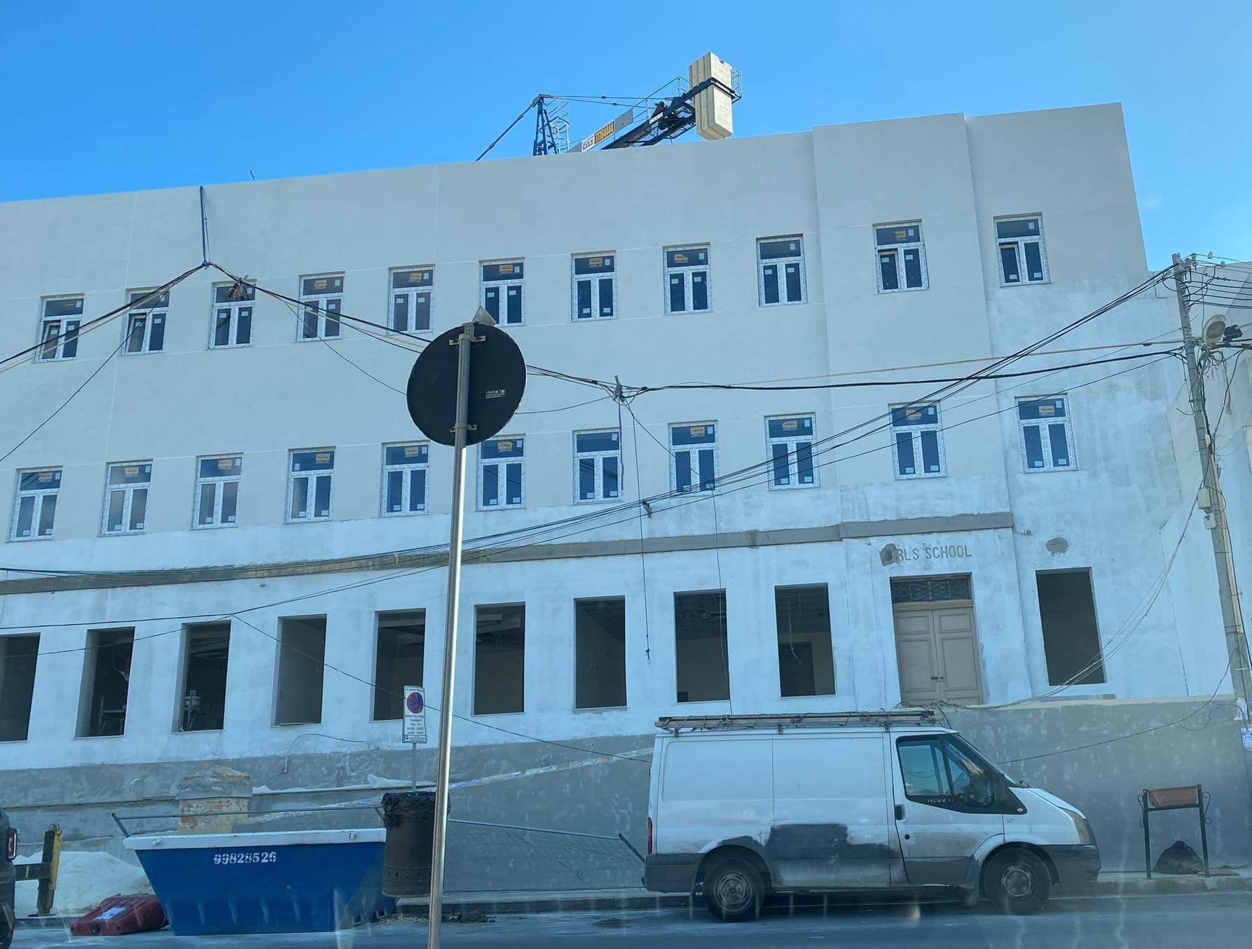 L-iskola ta' Ħal Għaxaq għadha ġebel u saqaf; it-tfal ma jafux fejn se ...