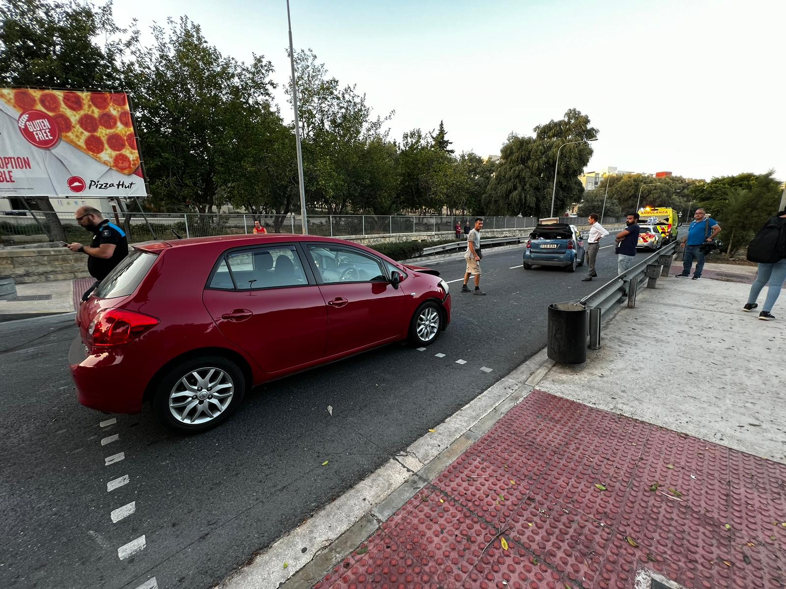 Mara tittajjar minn vettura fi Triq Diċembru Tlettax fil-Marsa - NETnews Mara tittajjar minn vettura fi Triq Diċembru Tlettax fil-Marsa - NETnews