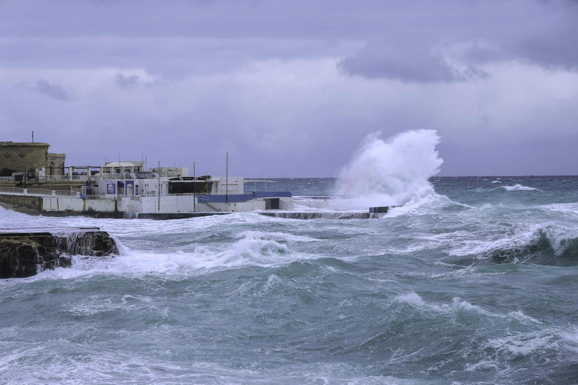 Mix-xemx għall-maltemp: Stennew temp bix-xita, is-sajjetti u riħ qawwi ...