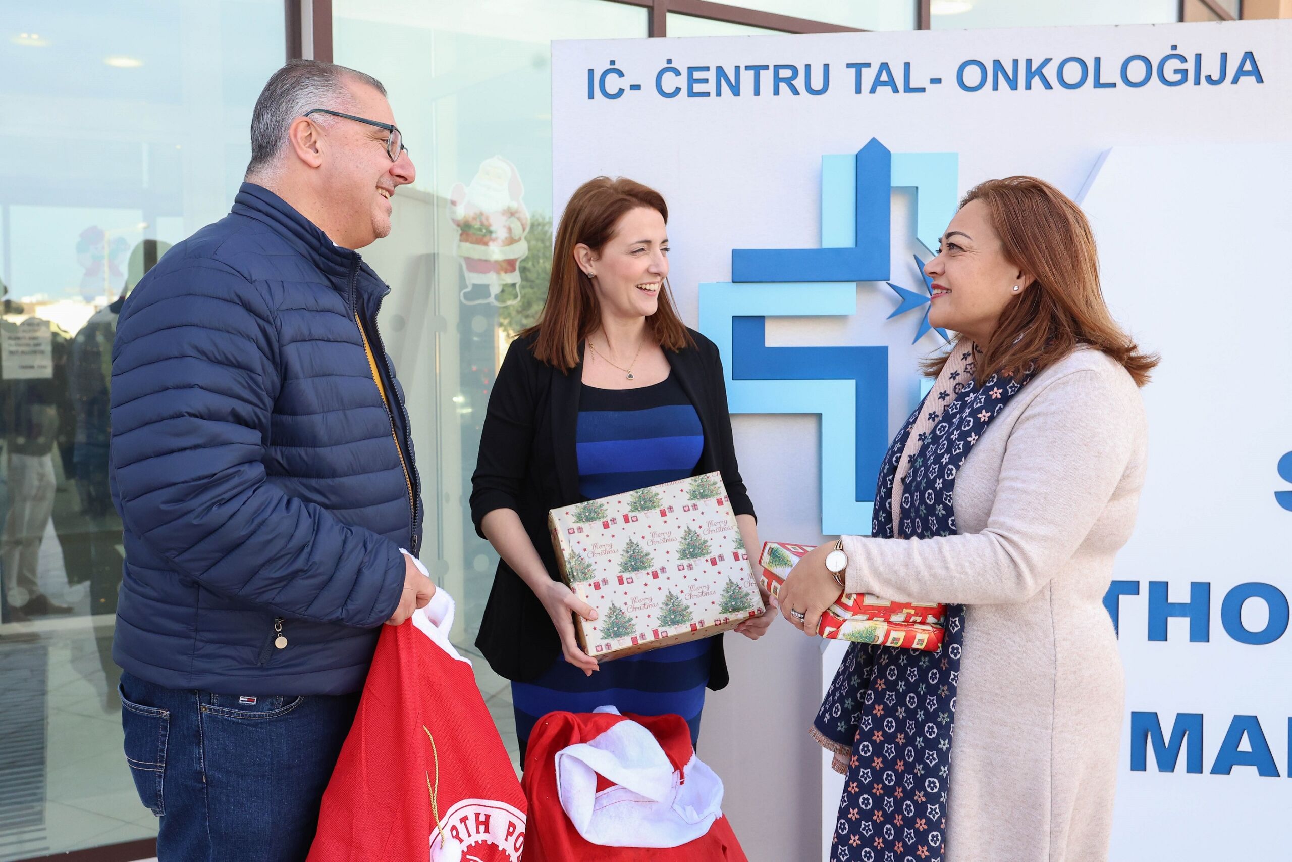 Il-PN jagħti r-rigali lit-tfal li huma morda bil-kanċer - NETnews