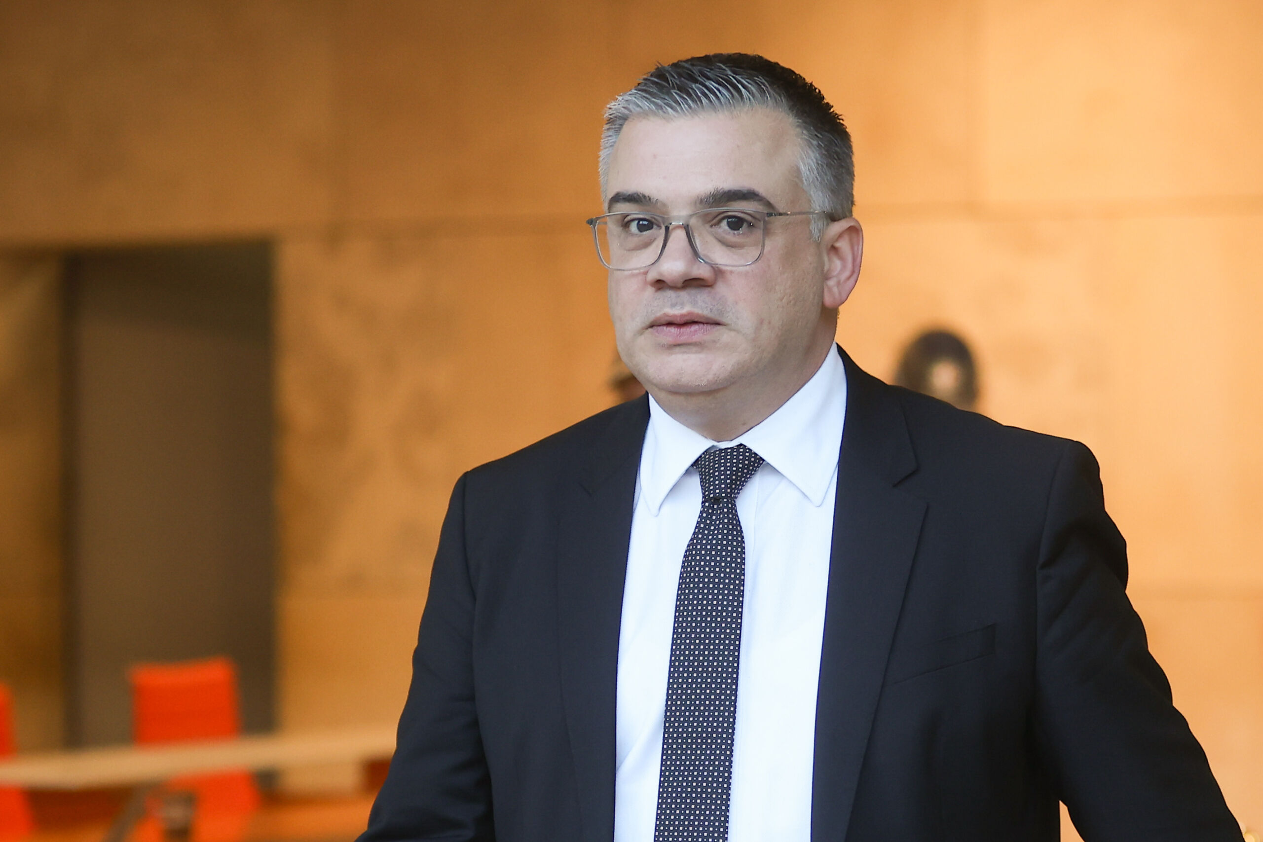 Il-Ministru Chris Bonett jgħid li "bl-istorbju tal-korruzzjoni" il ...