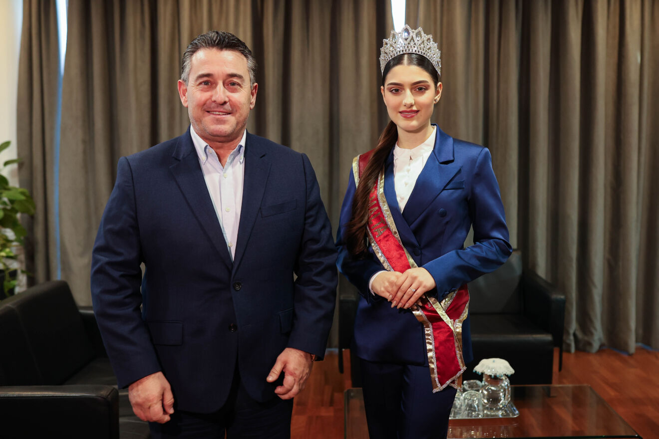 Bernard Grech jiltaqa' mar-rebbieħa ta' Miss Malta - NETnews