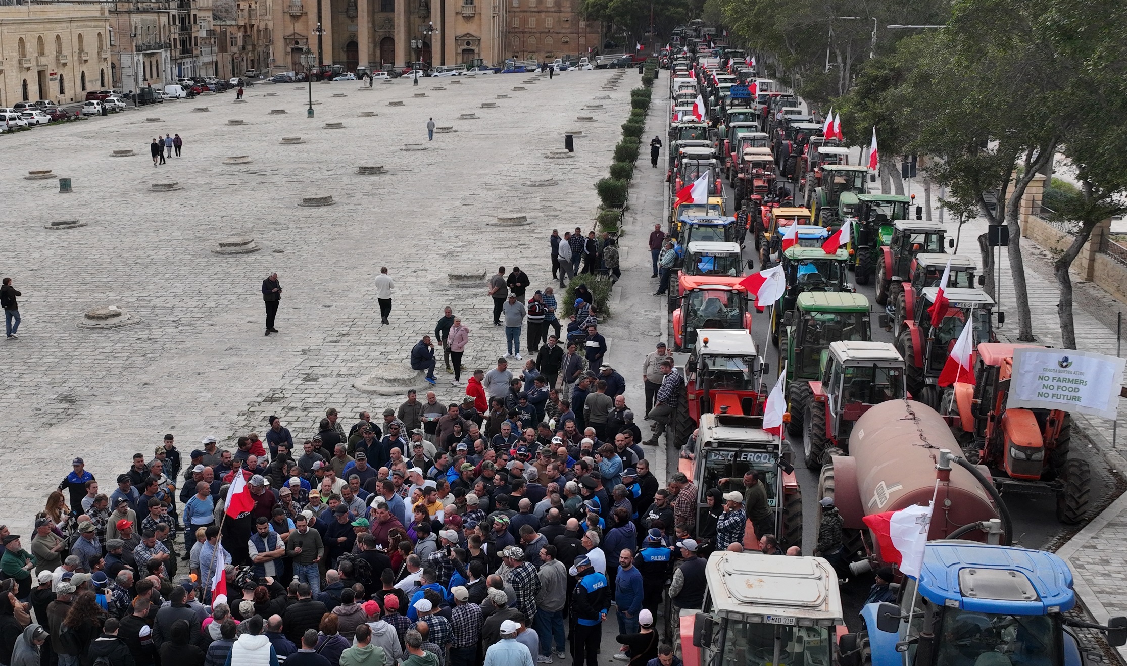 PROTESTA STORIKA: Il-bdiewa jitolbu "rispett" lejn ix-xogħol li jagħmlu ...