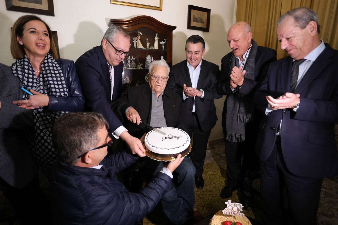 Il-Kap tal-PN Bernard Grech iżur lil Eddie Fenech Adami f'għeluq sninu ...