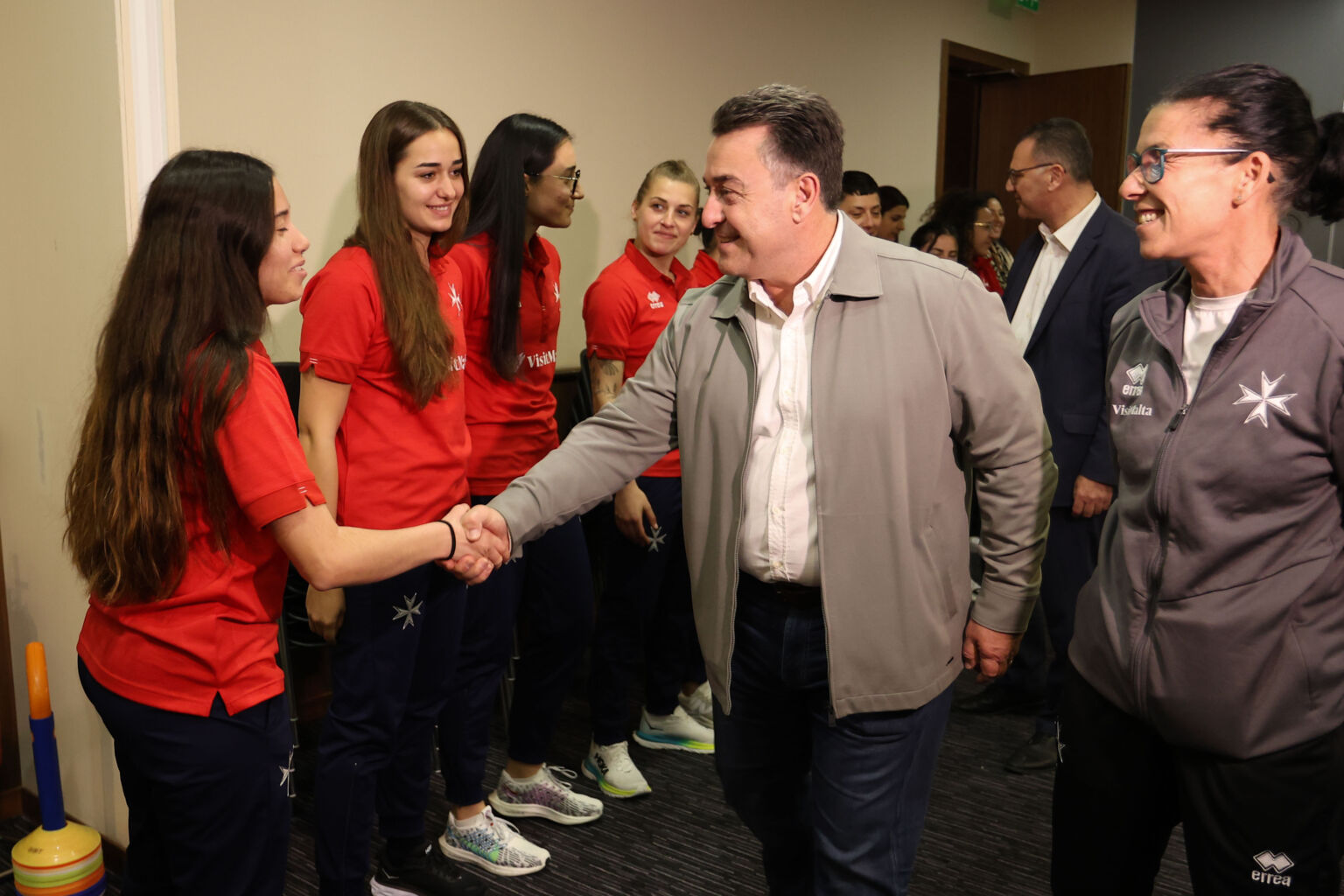 Bernard Grech jifraħ lit-tim nazzjonali tal-futbol tan-nisa - NETnews