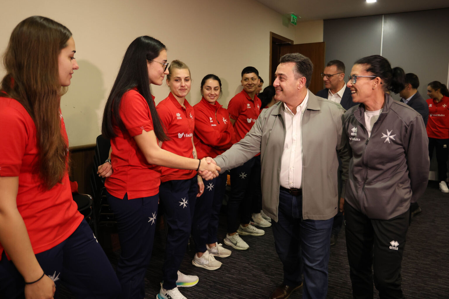 Bernard Grech jifraħ lit-tim nazzjonali tal-futbol tan-nisa - NETnews