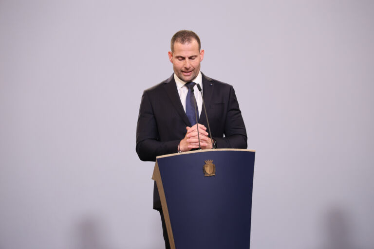 "Robert Abela jisfiduċja lil Clyde Caruana" - PN - NETnews