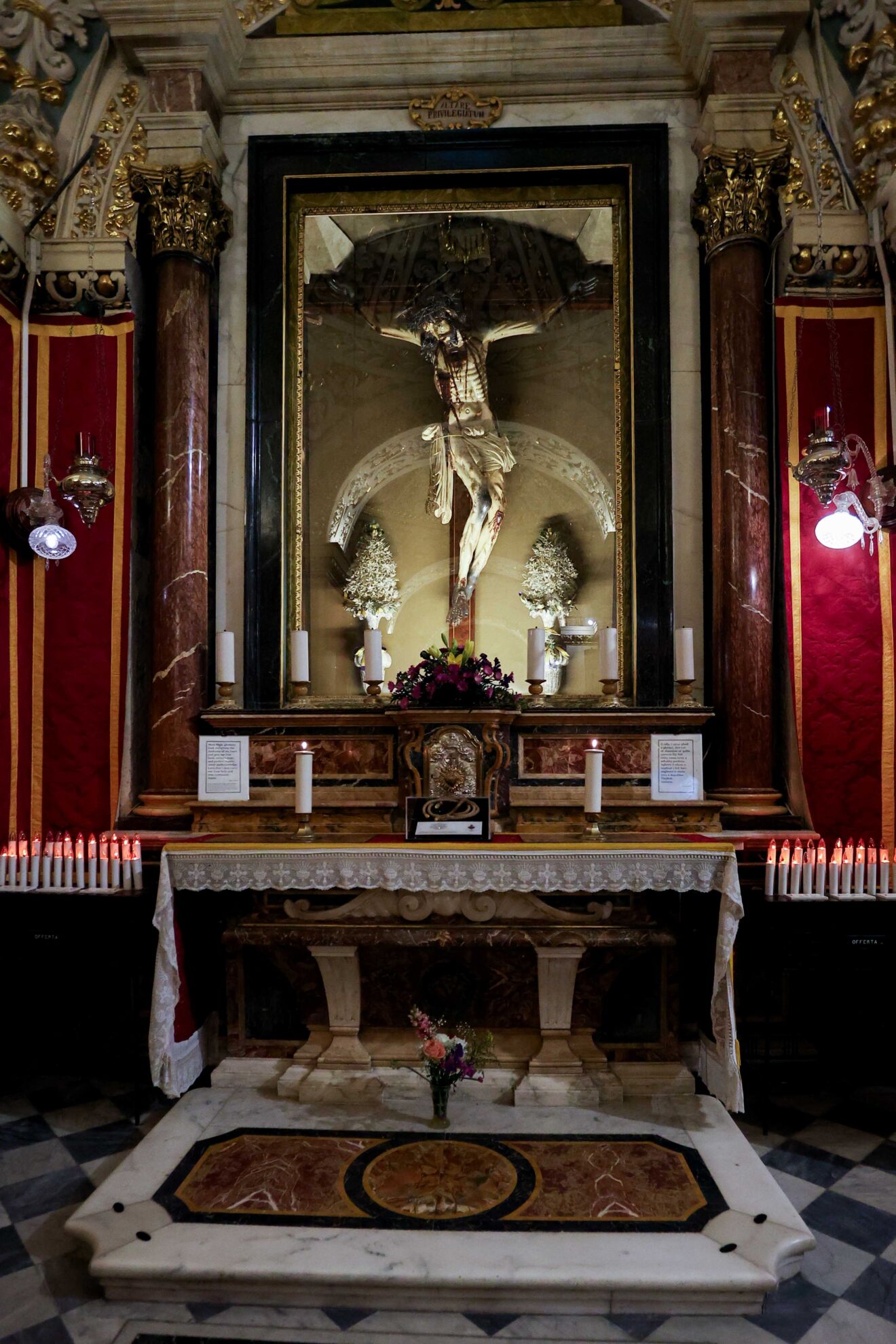 Ir-relikwa bid-demm ta’ San Franġisk fil-Knisja Ta' Ġieżu - NETnews