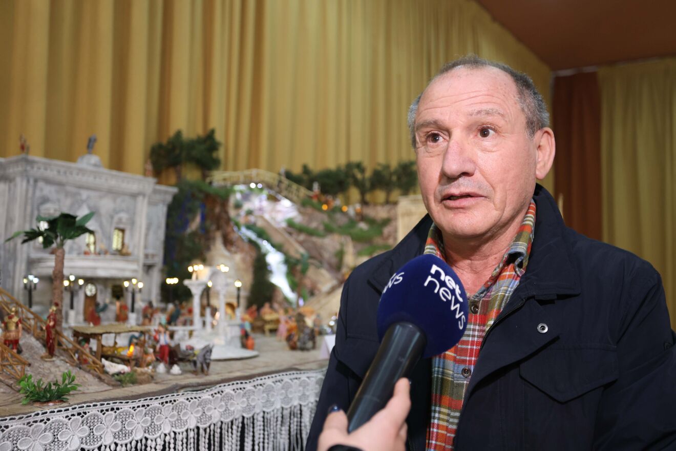 Artist parzjalment nieqes mid-dawl jagħmel presepju uniku tal-Ġimgħa l ...