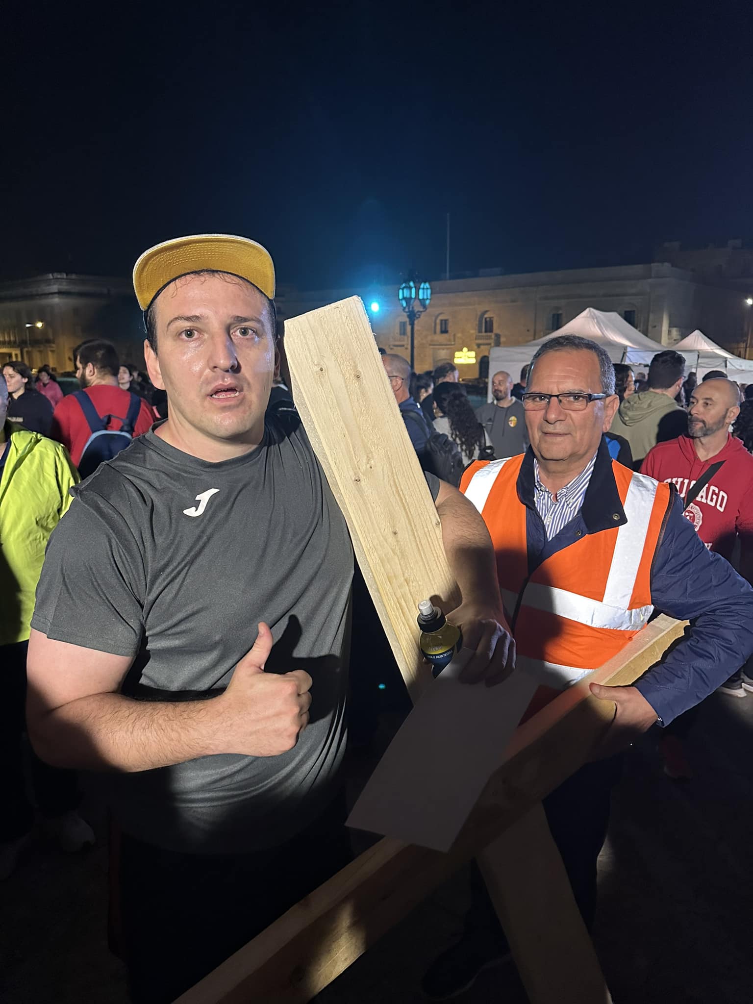 Tony Farrugia jimxi l-mixja ta' Puttinu b'salib fuq dahru - NETnews