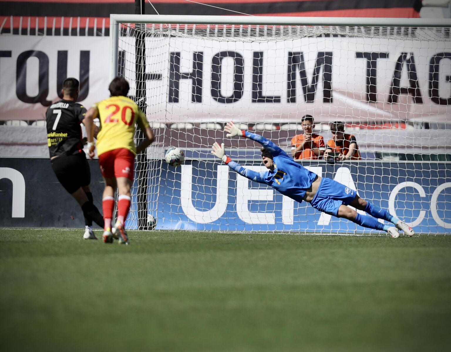 Kollox miftuħ fil-quċċata tal-klassifika wara rebħiet importanti għal ...