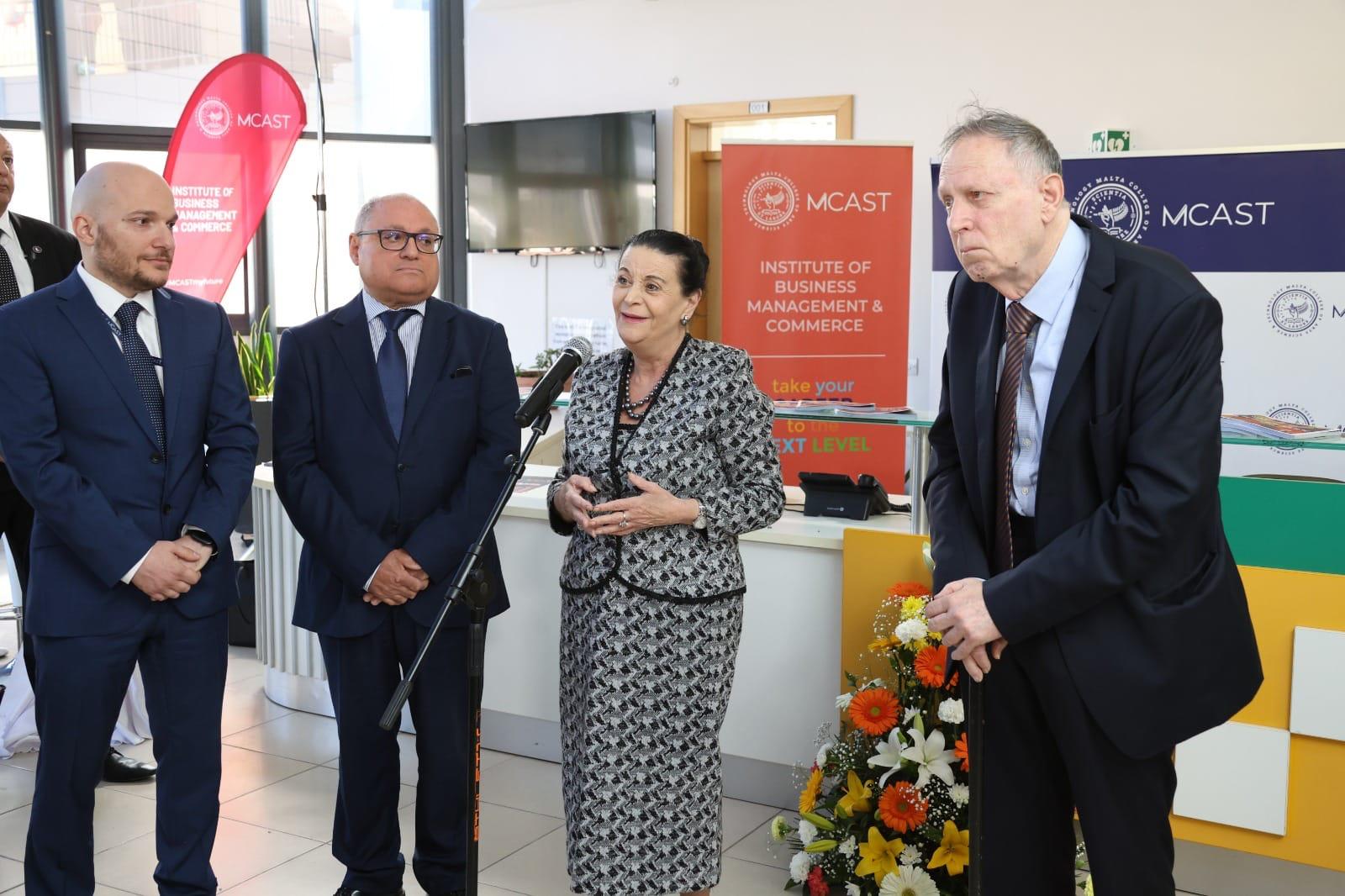 Il-President Myriam Spiteri Debono bi żjara fl-MCAST għall-Business ...