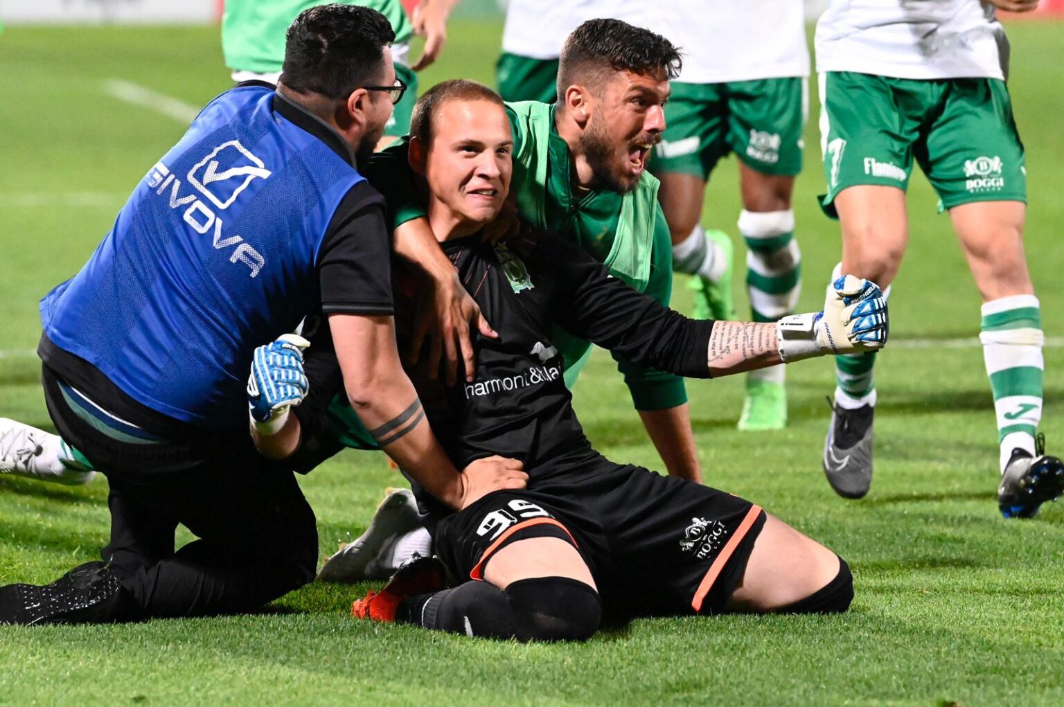 Floriana fil-finali tal-Izibet FA Trophy bil-penalty tal-goalkeeper ...
