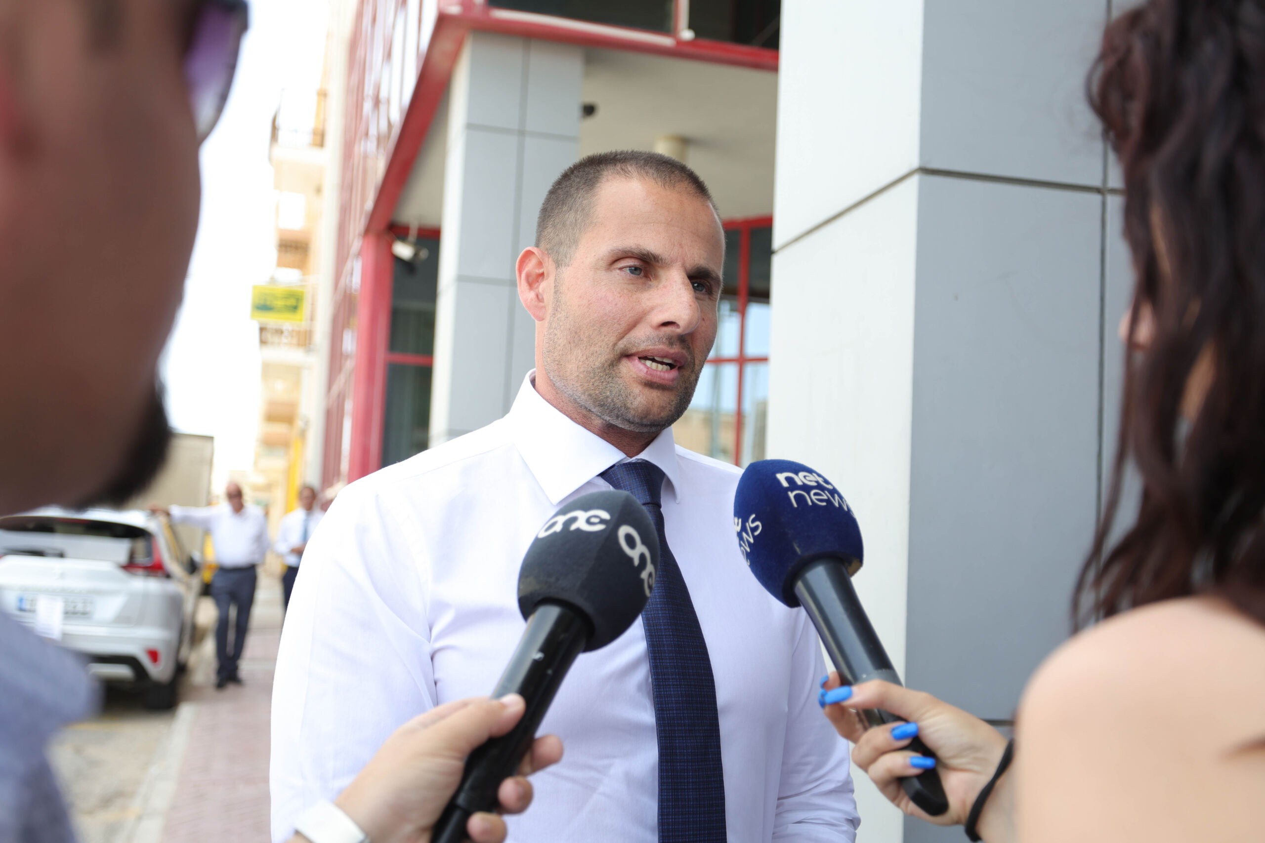 LAQGĦA TAĦRAQ FIĊ-ĊENTRU NAZZJONALI LABURISTA: Robert Abela jibqa ...