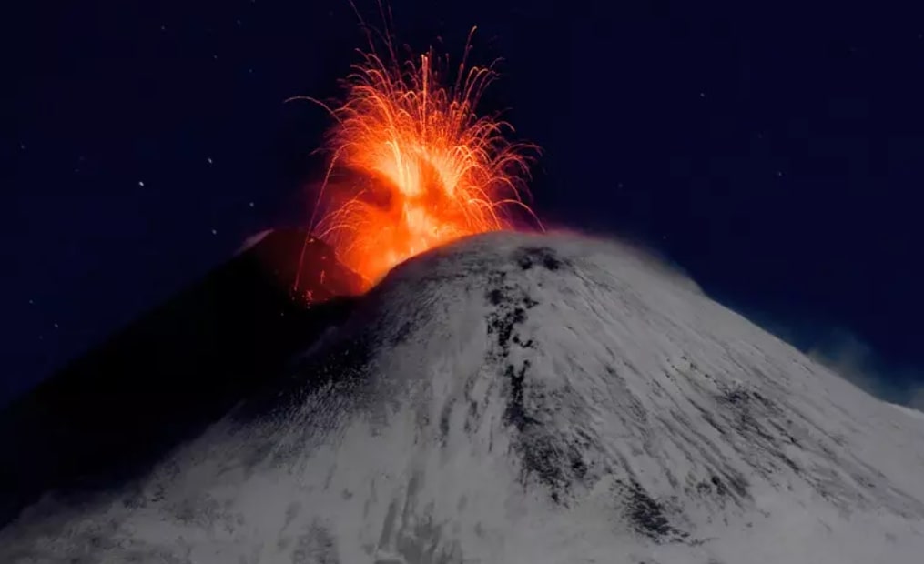 Il-krater tal-Voragine fuq il-vulkan Etna jiżbroffa wara 4 snin - NETnews