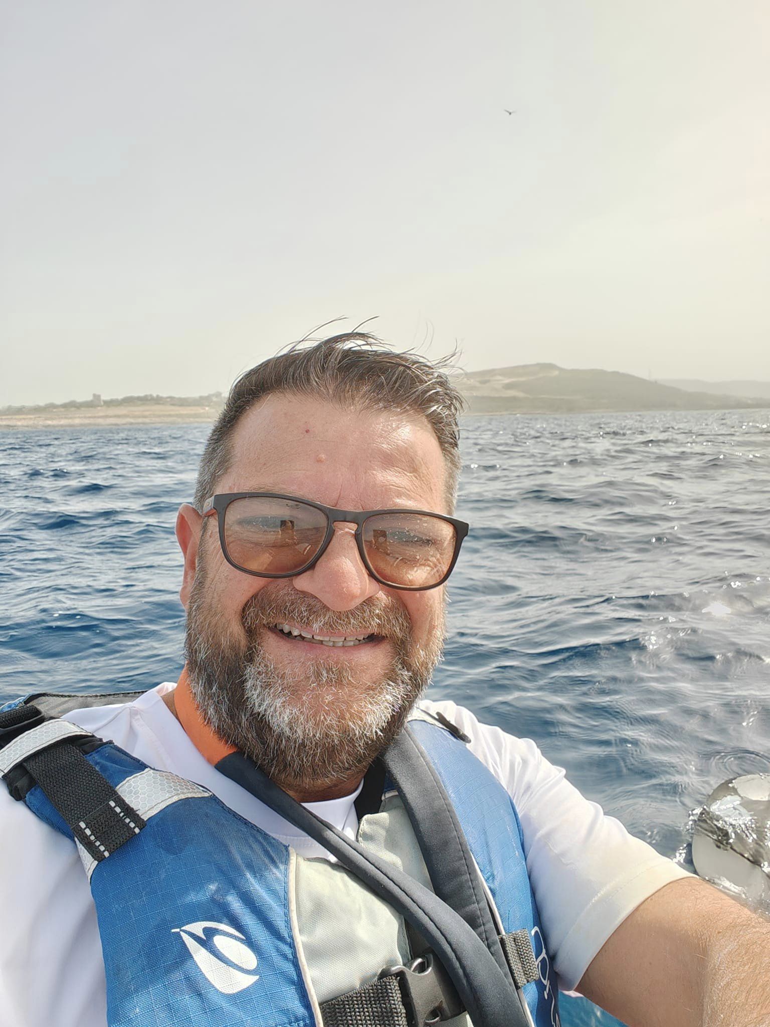 Anthony Delia ser jaqsam bil-kajjikk minn Sqallija għal Malta għall ...