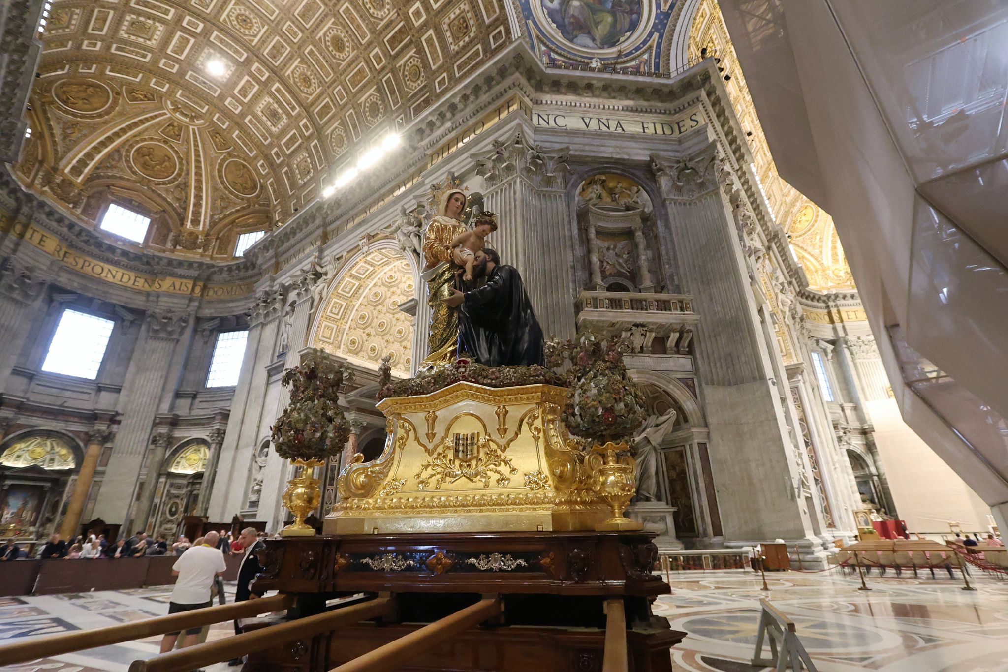 L-istatwa ta’ San Gejtanu tal-Ħamrun tiddaħħal fil-Bażilika ta’ San ...