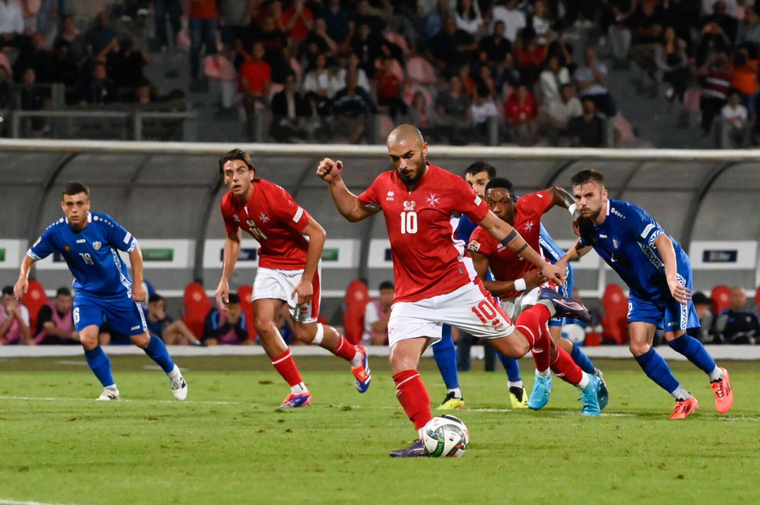 Gowl ta’ Teddy Teuma jagħti tliet punti lil Malta kontra l-Moldova ...
