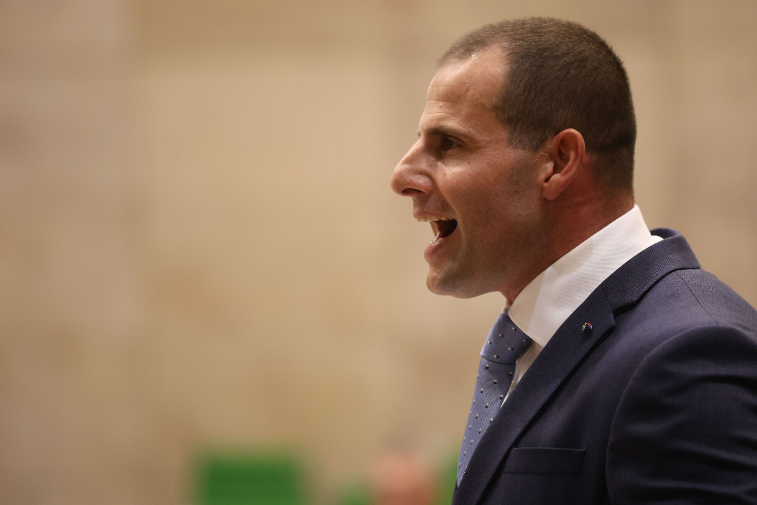 NIŻVELAW: Robert Abela qabad u ħassar il-laqgħa tal-Grupp Parlamentari ...