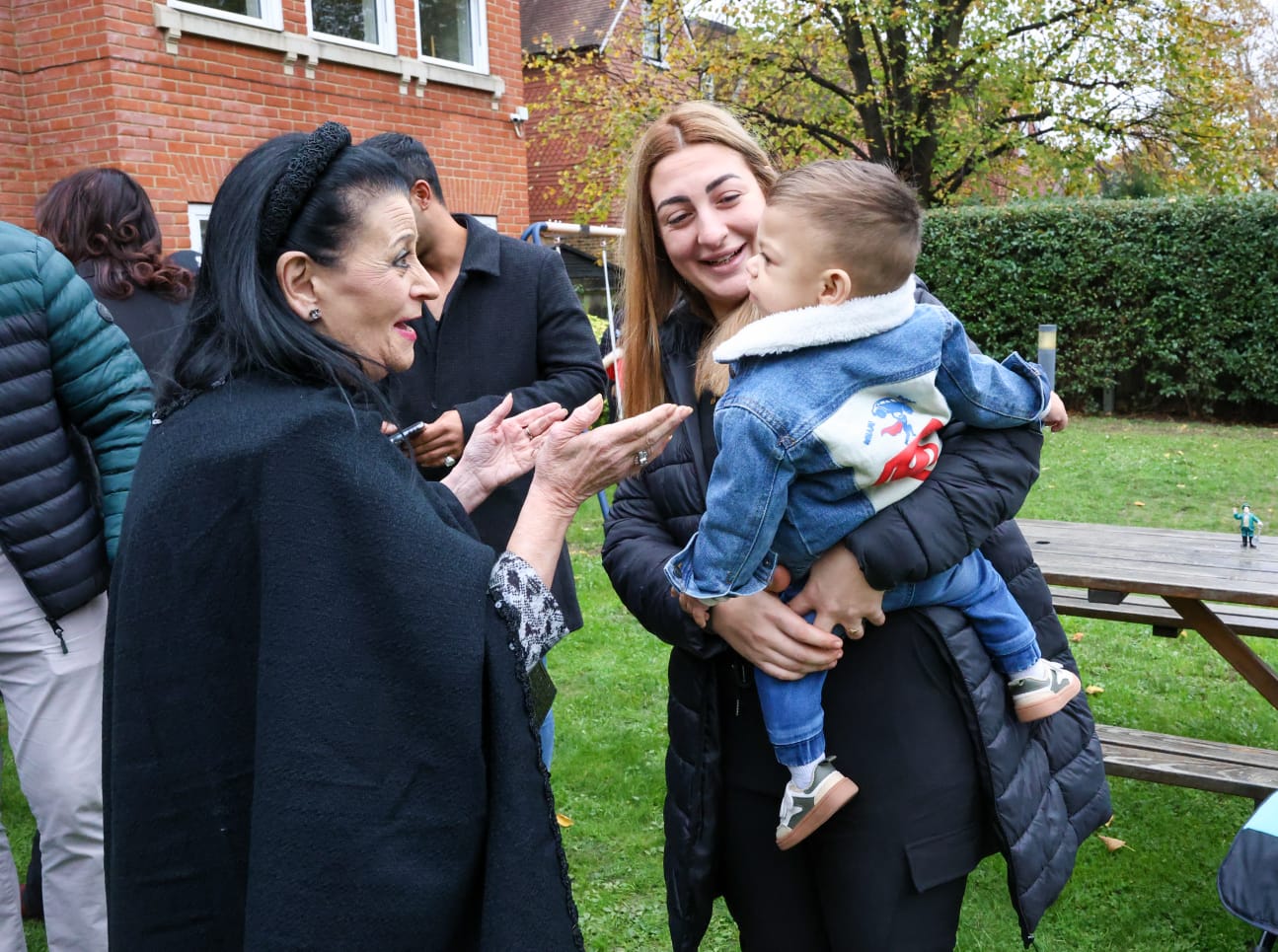 Il-President Myriam Spiteri Debono żżur il-pazjenti Maltin f'Londra ...