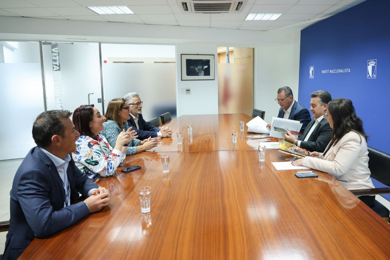 Bernard Grech f'laqgħa mal-Fondazzjoni Duke of Edinburgh International ...