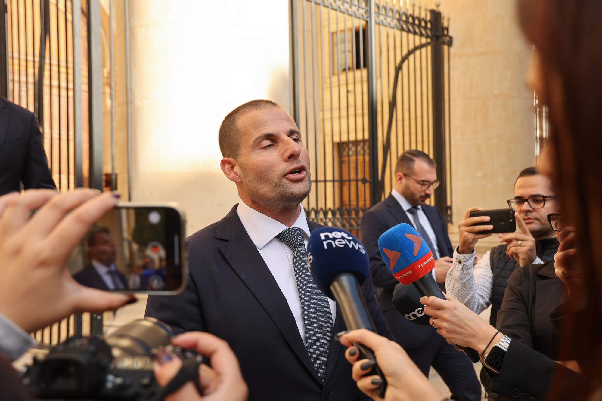 Il-Gvern jikkonferma li se jċaħħad lin-nies mid-dritt li jiftħu ...
